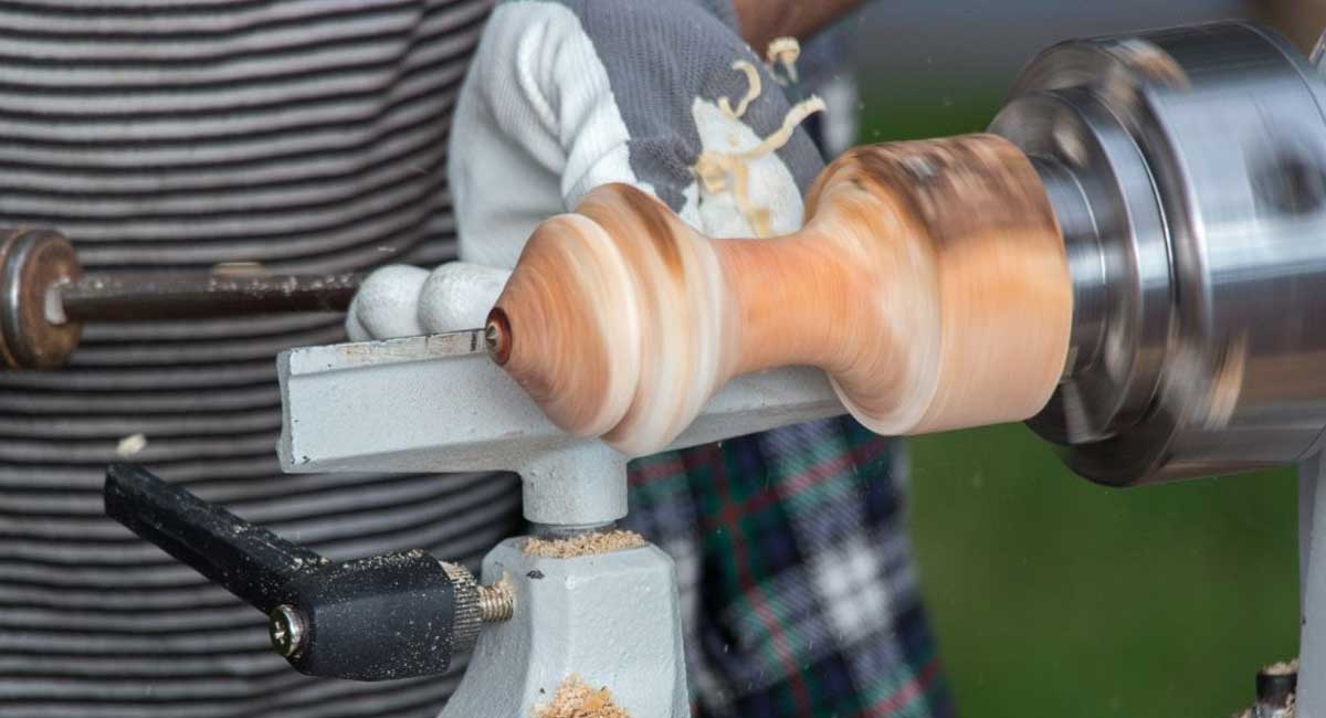How To Use A Wood Lathe - Woodturning Tips